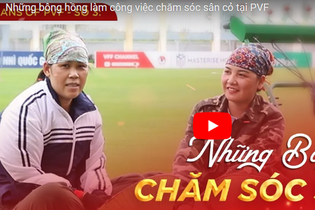 Những bông hồng làm công việc chăm sóc sân cỏ tại PVF - Trung tâm PVF